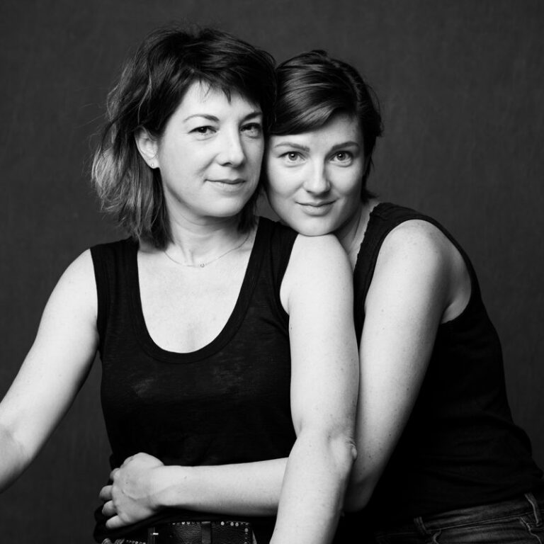 Séance de portrait de famille, entre soeurs | Paris